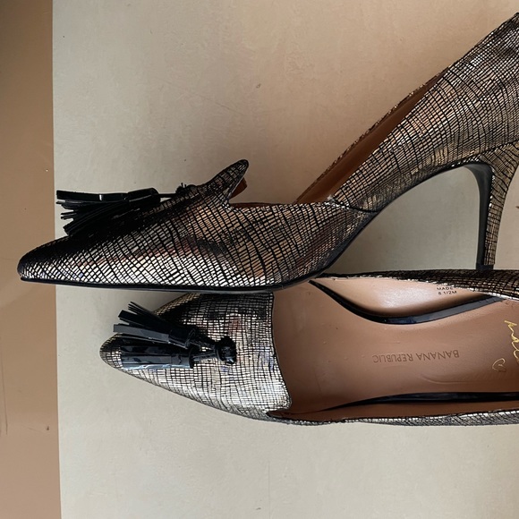 Banana Republic | Shoes | Banana Republic Gold Heels | Poshmark
